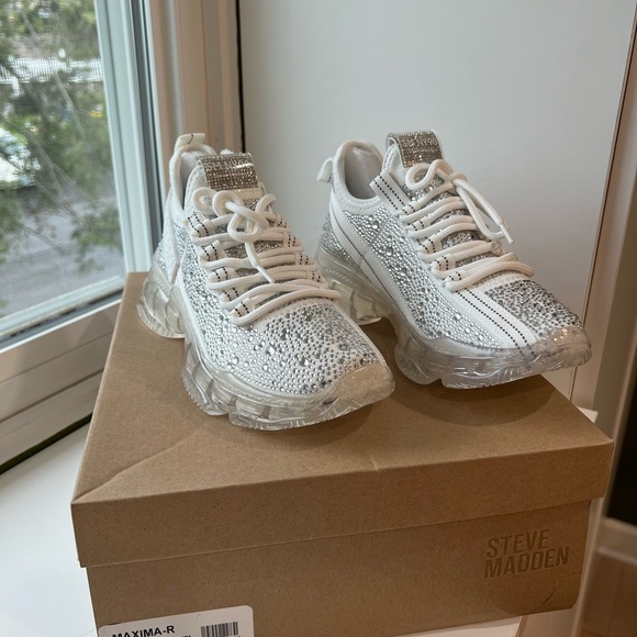 Steve Madden | Shoes | Steve Madden Silver And White Crystal Knit ...